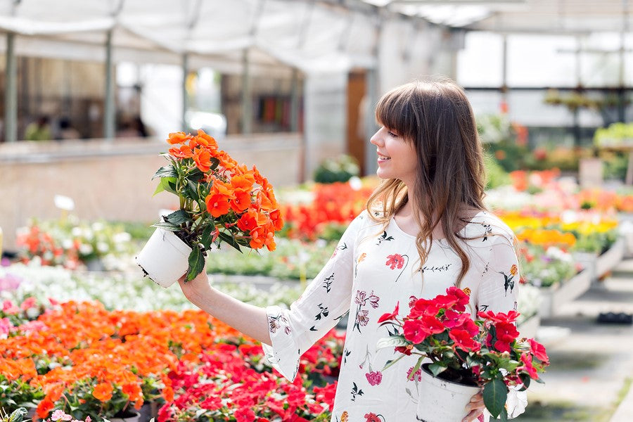 How to Properly Send a Woman Flowers | Mississauga Flowers – Euro Flowers